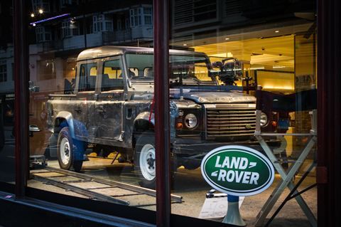 SKYFALL LAND ROVER IN HARRODS WINDOW DEBUT