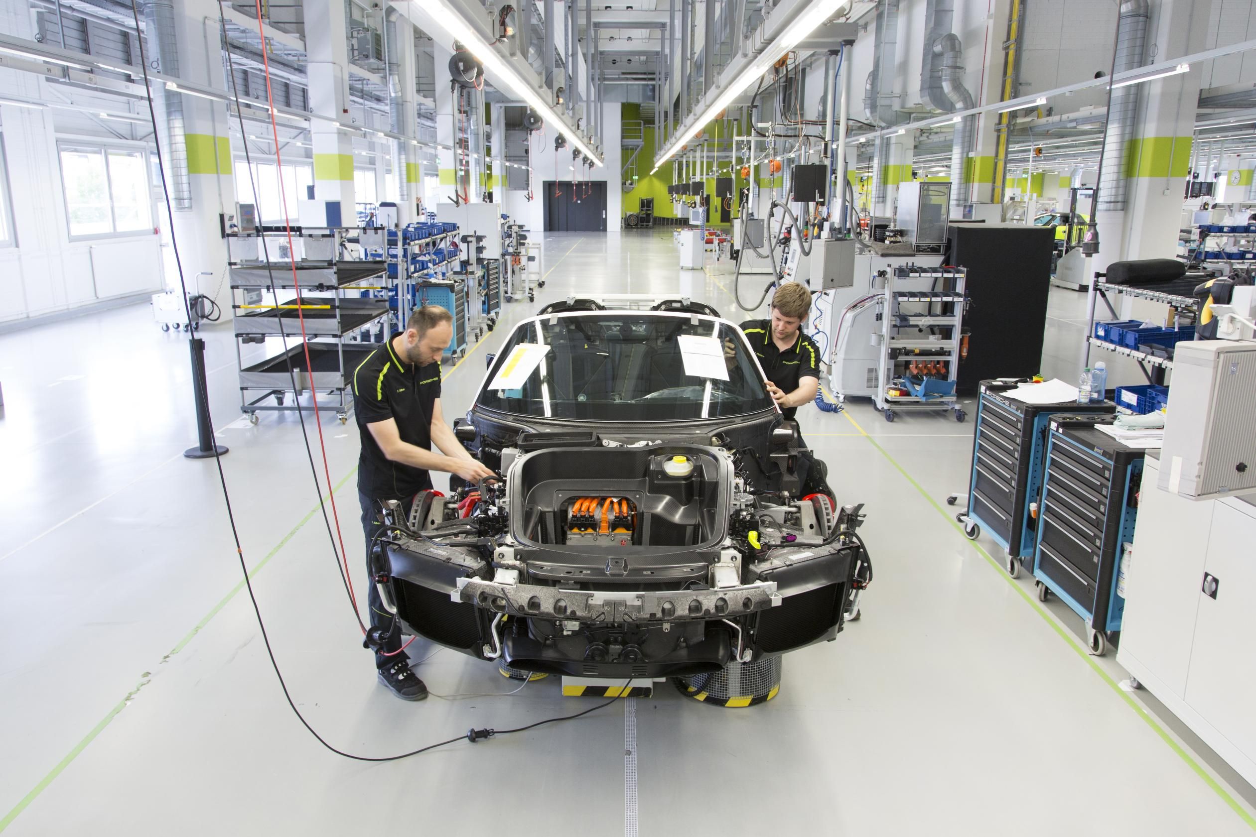 FINALIZA LA PRODUCCIÓN DEL PIONERO PORSCHE 918 SPYDER