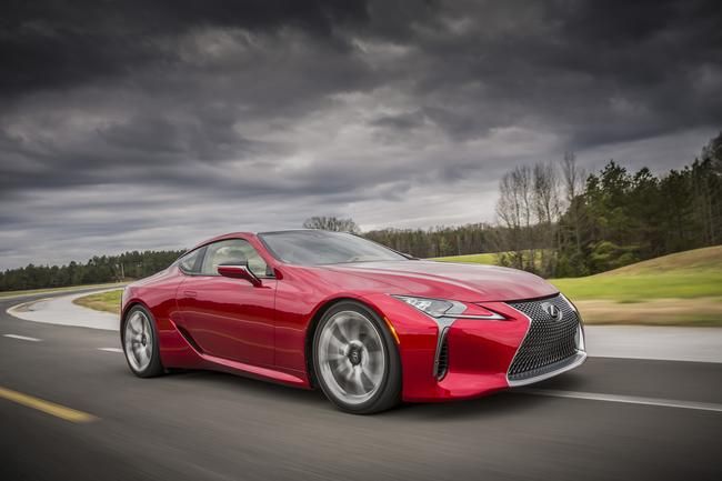 EL LEXUS LC500 RUEDA SOBRE NEUMÁTICOS MICHELIN PILOT SUPER SPORT ZP