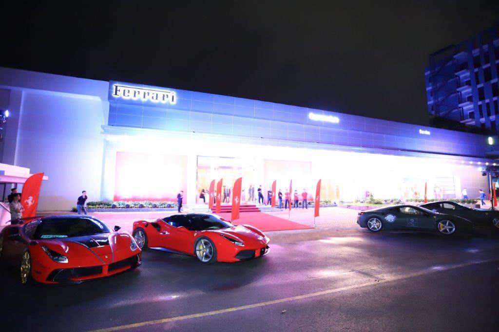INAUGURATION OF FERRARI IN VIETNAM - Clásicos al Volante