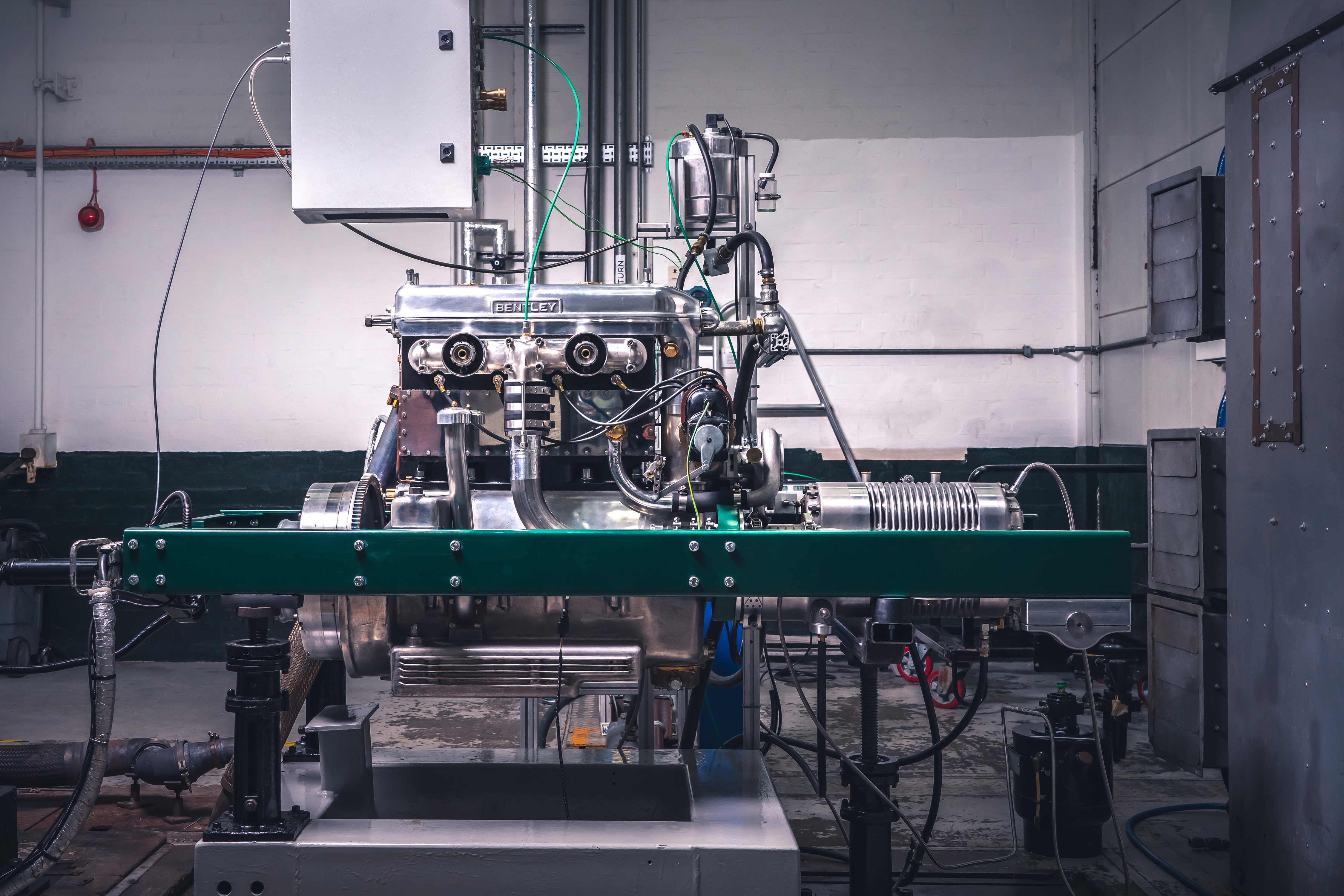 BENTLEY’S NEW BLOWER ENGINES COME TO LIFE IN CREWE - Clásicos al Volante