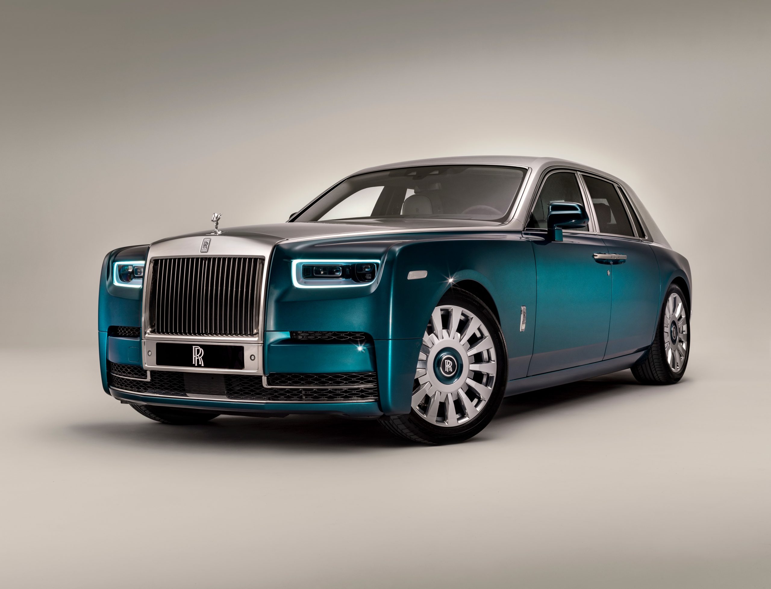PHANTOM ‘IRIDESCENT OPULENCE’ A HIGHLY BESPOKE ROLLS-ROYCE ARRIVES IN ...