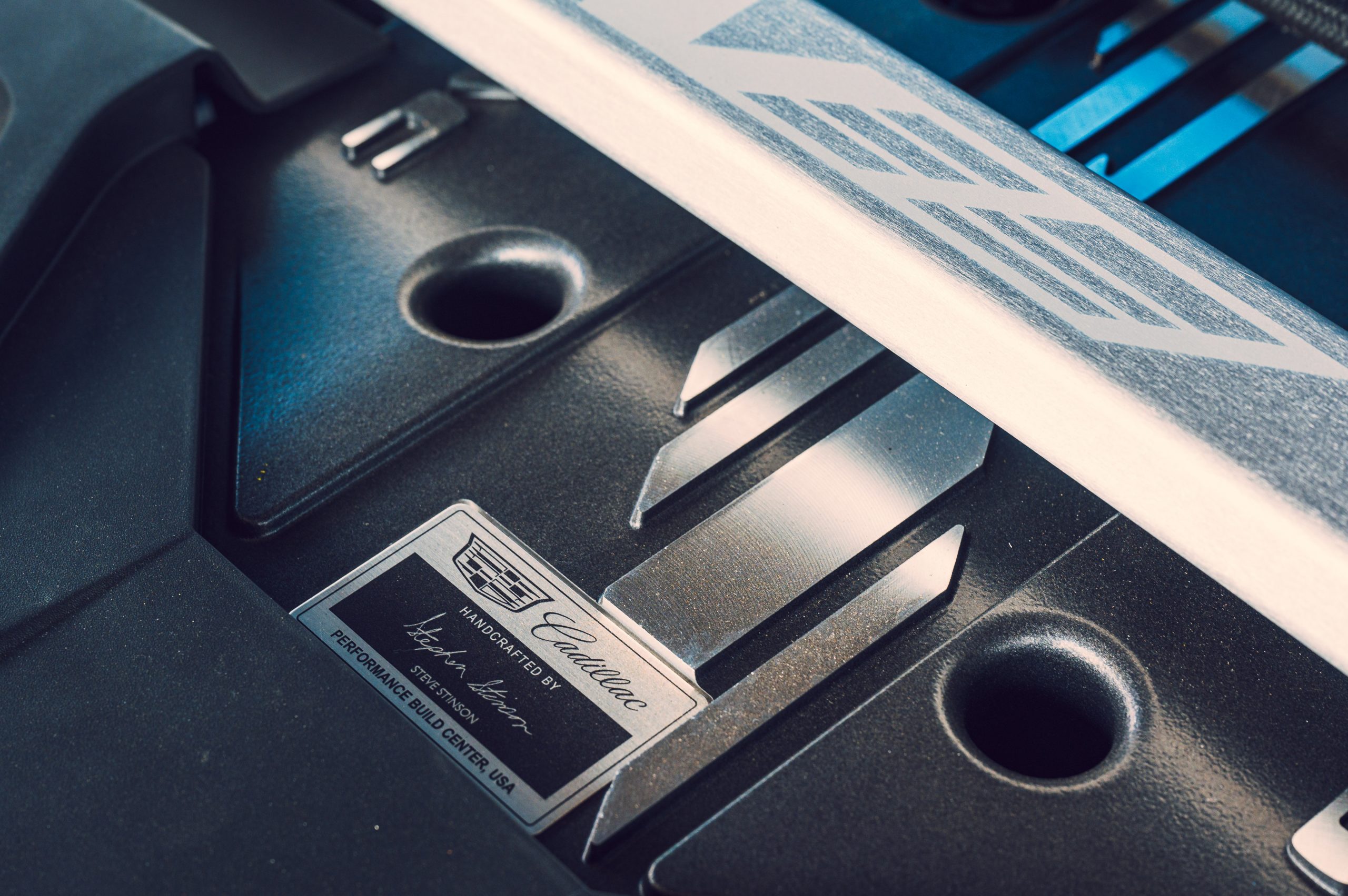THE V-SERIES BLACKWINGS HAVE LANDED - Clásicos al Volante