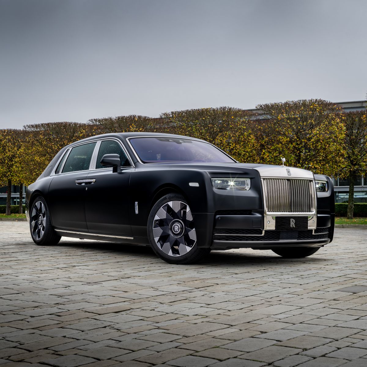 ROLLS-ROYCE UNVEILS ONE-OF-ONE PHANTOM DRAGON